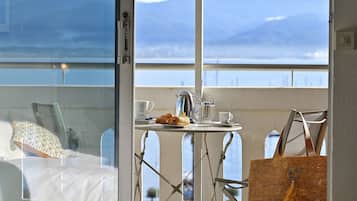 Quarto casal exclusivo, terraço, vista para o mar | Roupas de cama premium, camas Select Comfort, cofres nos quartos