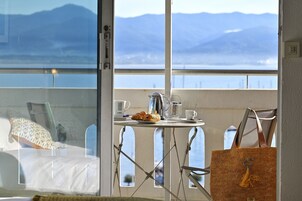 Quarto casal exclusivo, terraço, vista para o mar | Roupas de cama premium, camas Select Comfort, cofres nos quartos