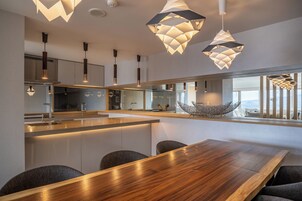 Suite, 2 quartos, não fumadores (Yotei Penthouse) | Cozinha privada | Um micro-ondas, uma placa de cozinha, uma cafeteira/bule 