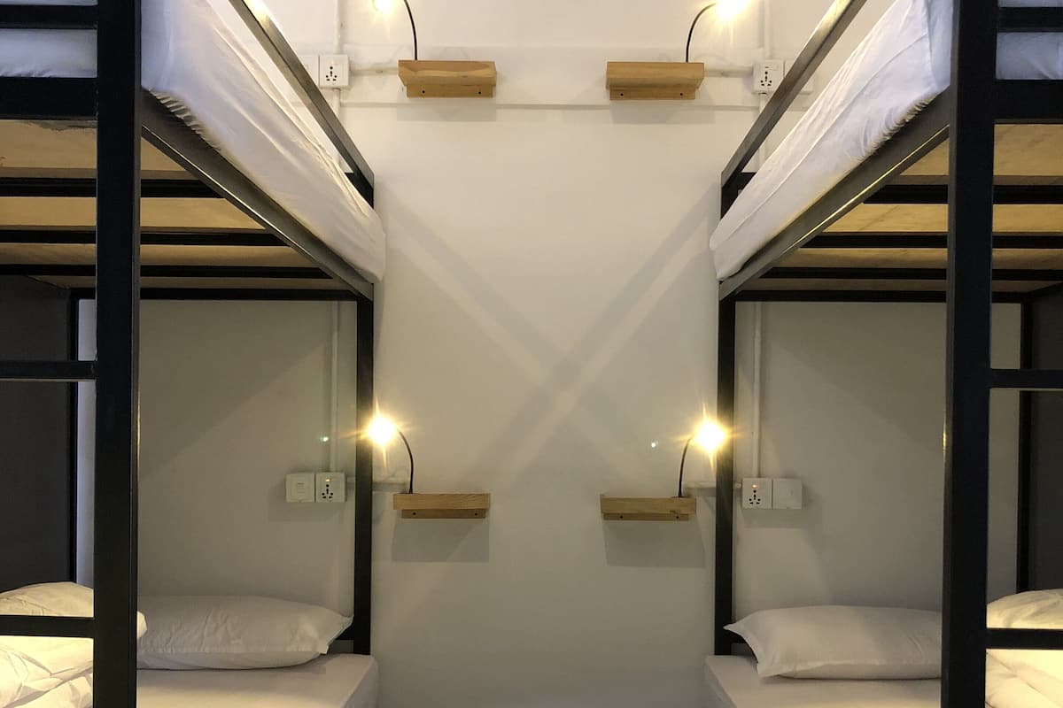 Secretária, Wi-fi grátis, roupa de cama fornecida