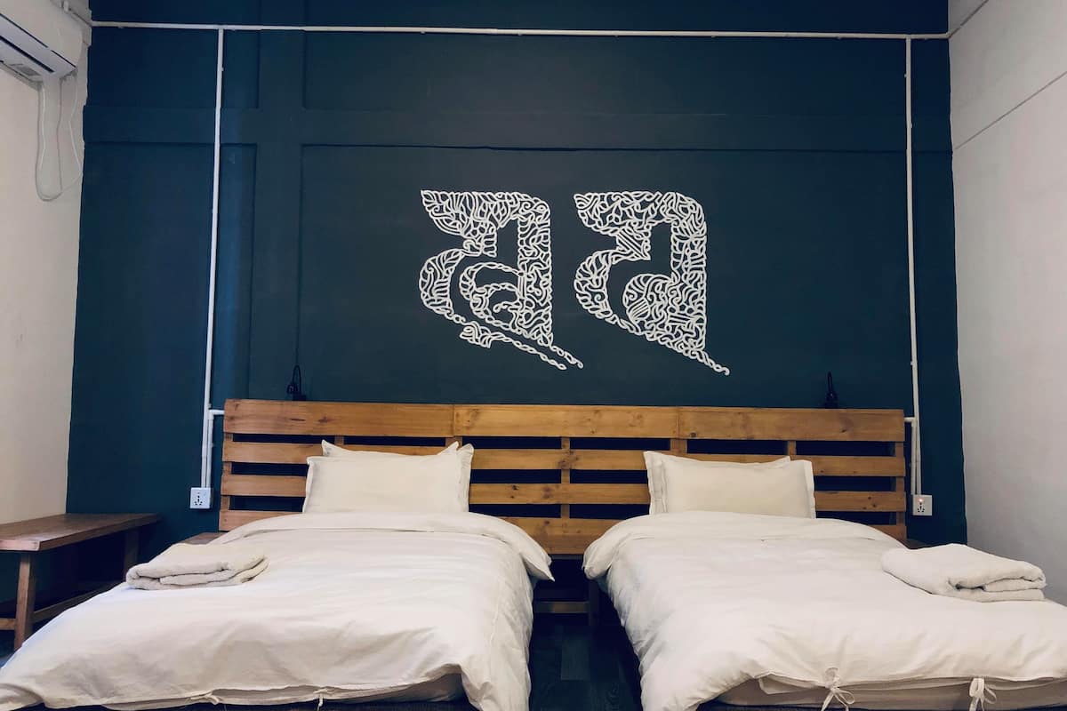 Secretária, Wi-fi grátis, roupa de cama fornecida