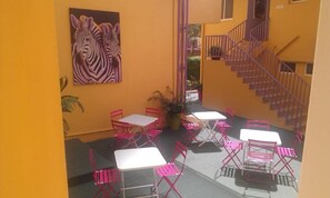 Pequenos-almoços servidos, cozinha local e internacional 