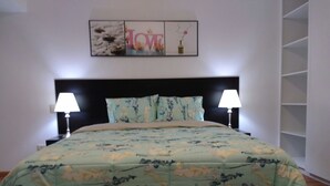 Apartamento, 3 quartos | 3 quartos, roupas de cama premium, ferros/tábuas de passar roupa