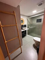 Quarto casal standard | Frigobar, escrivaninha, cortinas blackout, quartos à prova de som