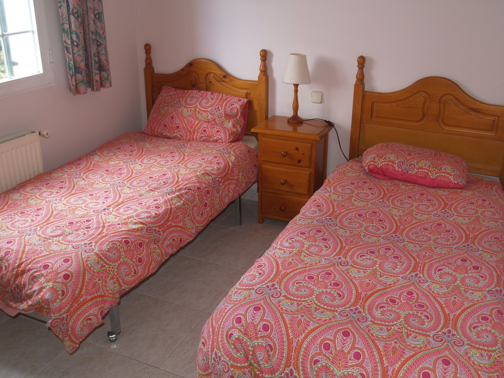 Gran Chalet Con Jardín Y Piscina Cerca De Madrid A 1200 Metros De Altitud. - Miraflores de la Sierra
