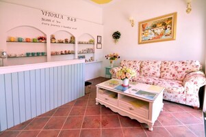 Área de estar no saguão