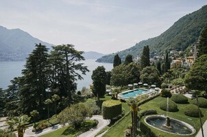 Piscina interna, piscina externa sazonal