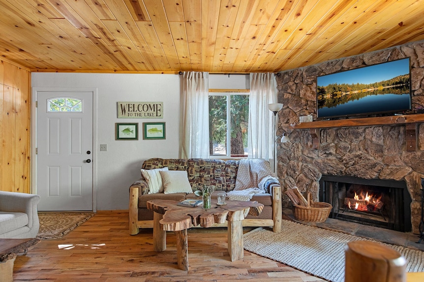 Check Out Our Reviews & Stay! Eagle Cabin 1 Story, Forest Trails, Pets Ok! - California