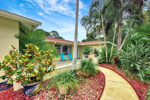 THIS IS THE HOUSE YOU'VE BEEN LOOKING FOR! Close to Beaches, Legacy ...
