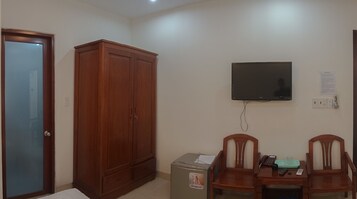 Quarto Familiar | Minibar, secretária, Wi-fi grátis 