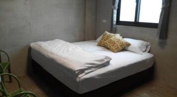 Quarto Duplo Standard | Secretária, cortinas/cortinados opacos, Wi-fi grátis 