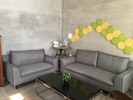 Área de estar no saguão