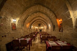 2 restaurantes, pequenos-almoços servidos 