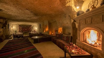 Roupas de cama premium, camas Select Comfort, frigobar