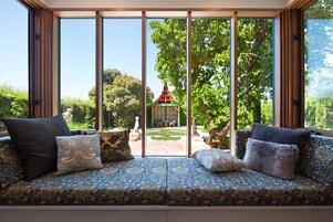 Casa, 2 quartos | Área de estar | TV de tela plana, DVD player