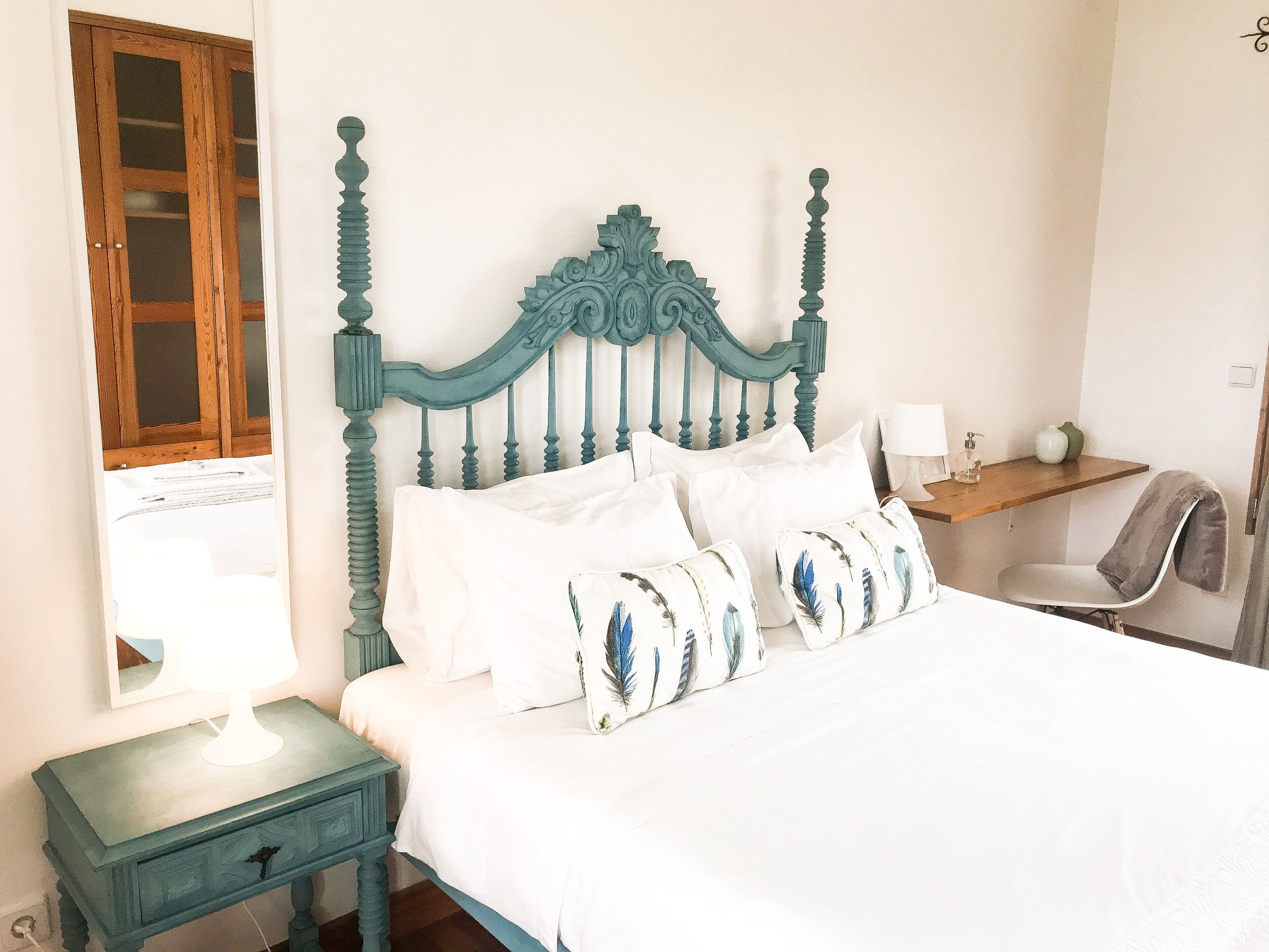 Quarto Duplo Standard, junto ao jardim | Com decoração personalizada, secretária 