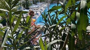 Piscina externa sazonal