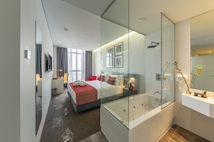 Quarto | Frigobar, cofres nos quartos, escrivaninha, cortinas blackout