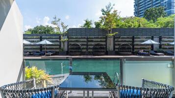 Pool Access Twin Room | Terraço/pátio interior