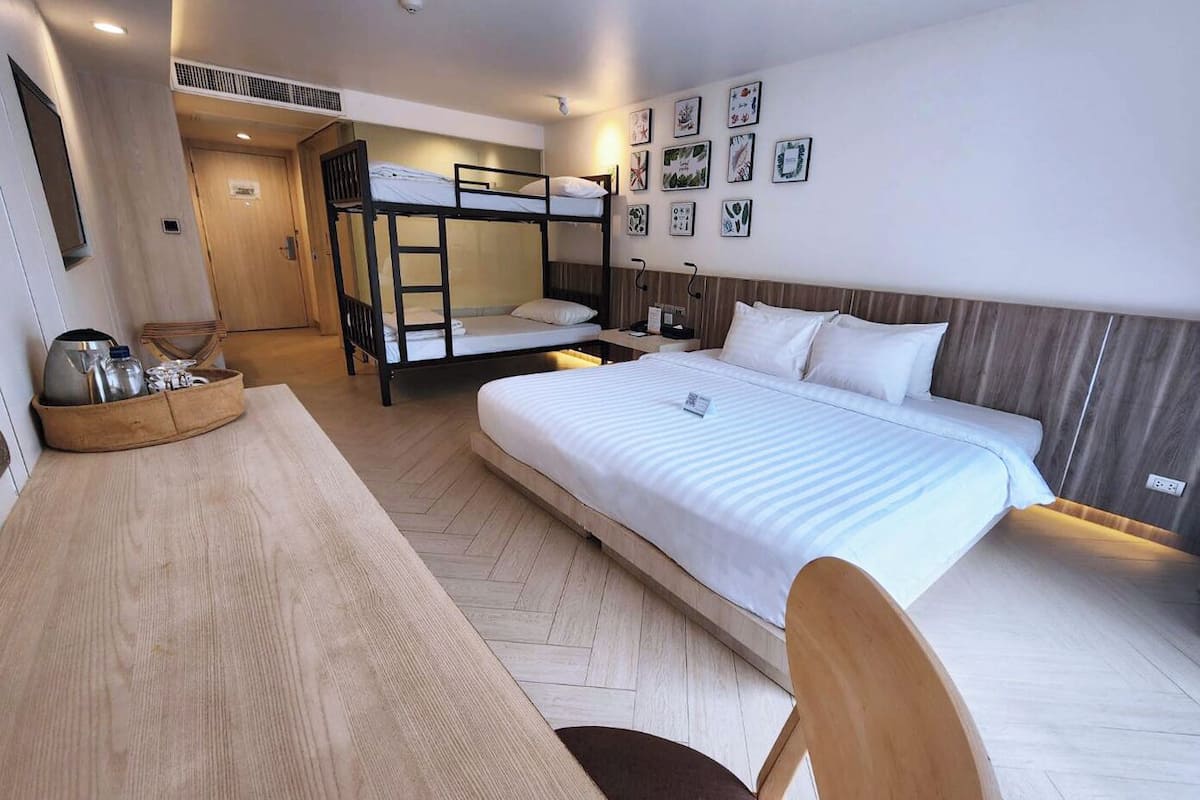 Family Room with Balcony | Quartos à prova de som, Wi-Fi de cortesia