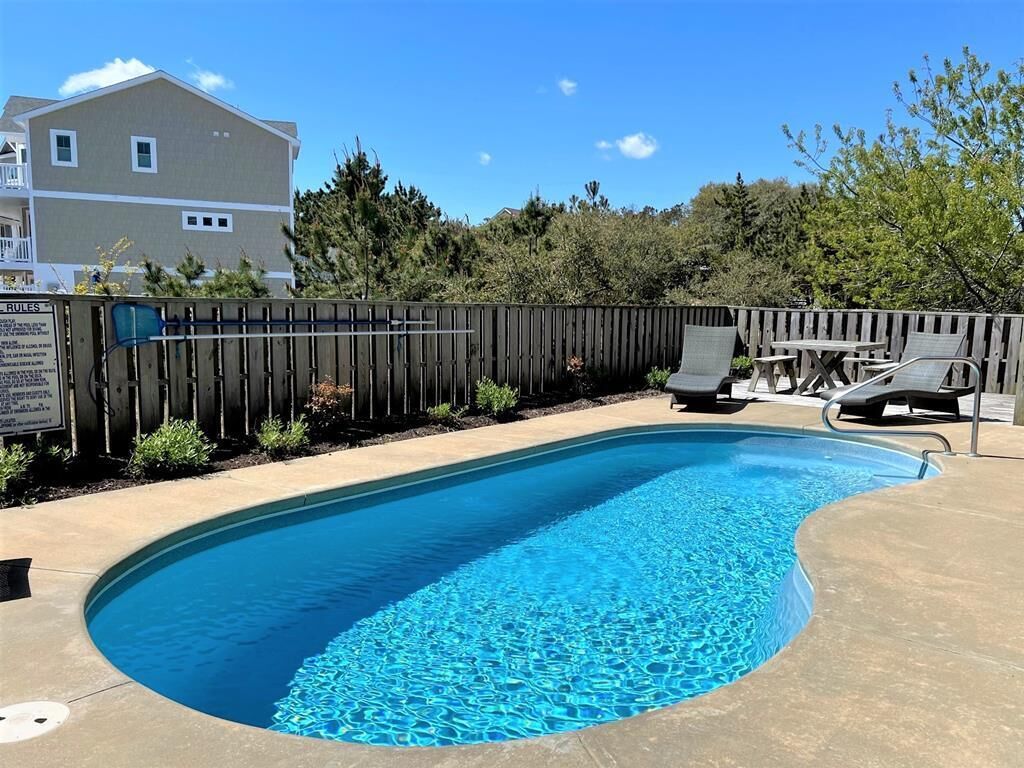 Walk to the Beach! Corolla Light Amenities! Private pool & hot tub ...