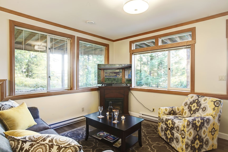 East Sooke Escape. Something For Everyone Fishing, Hiking, Kayaking Or Relaxing - Sooke