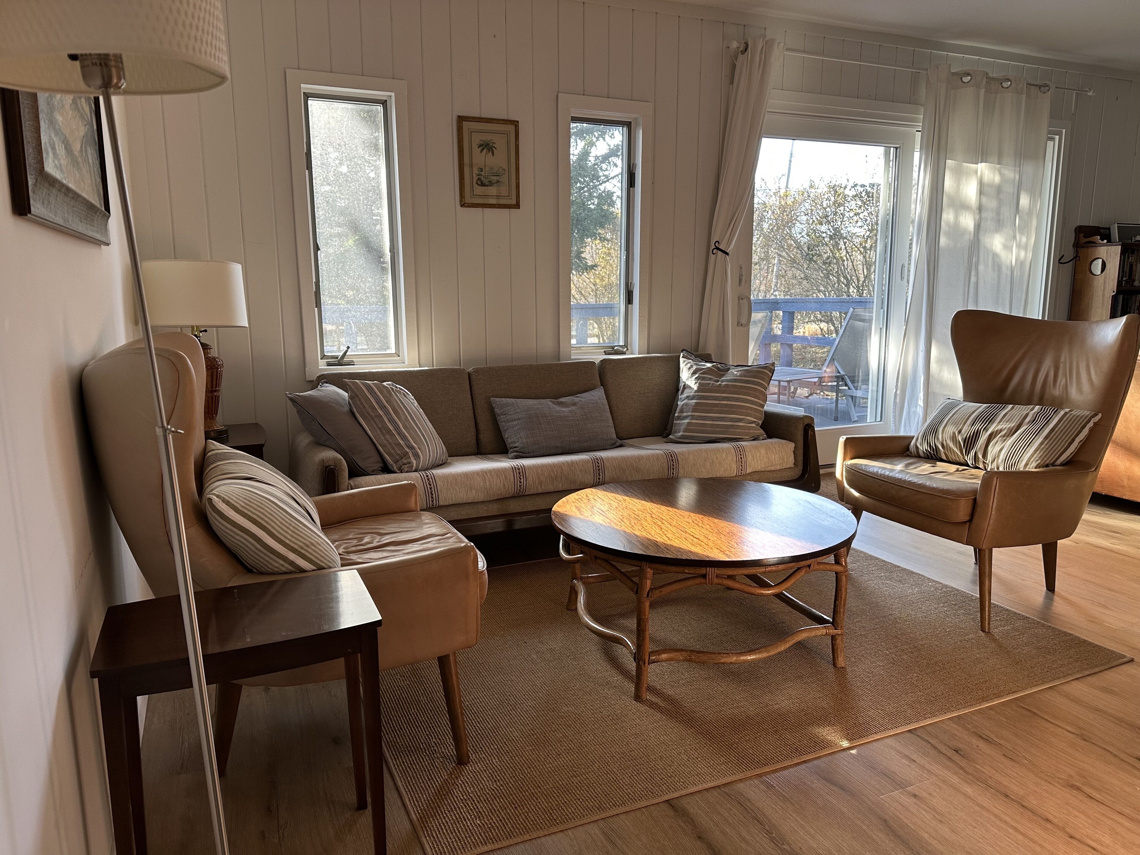 Ditch Plains Beach Cottage- Walk To Beach, Awesome New Bathroom And Deck - Montauk, NY