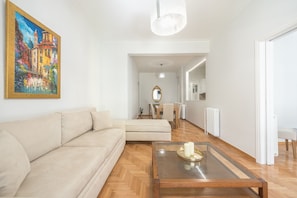 Apartamento (Victoria Best Apartments near Metro 3) | Sala de estar | TV