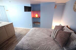 Suite-Estúdio Cidade, 1 cama de casal | Ferro/tábua de engomar, Wi-fi grátis 