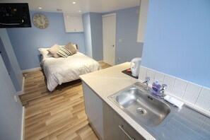 Suite-Estúdio Cidade, 1 cama de casal | Ferro/tábua de engomar, Wi-fi grátis 