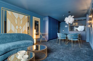 Suite Design, 1 quarto | Sala de estar | TV de ecrã plano