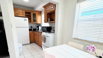 Apartamento, 1 quarto | Área de estar | TV de tela plana