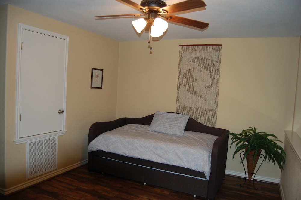 Life Is Better At The Beach! Spacious Townhome With Wifi Close To Beach. - Corpus Christi, TX
