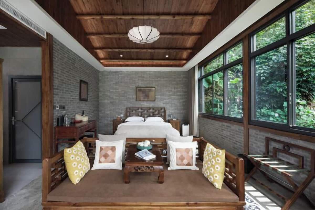 Camas com colchões pillow-top, frigobar, cofres nos quartos