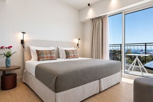 Diktamo Sea View Suite | Frigobar, cofres nos quartos, escrivaninha, cortinas blackout