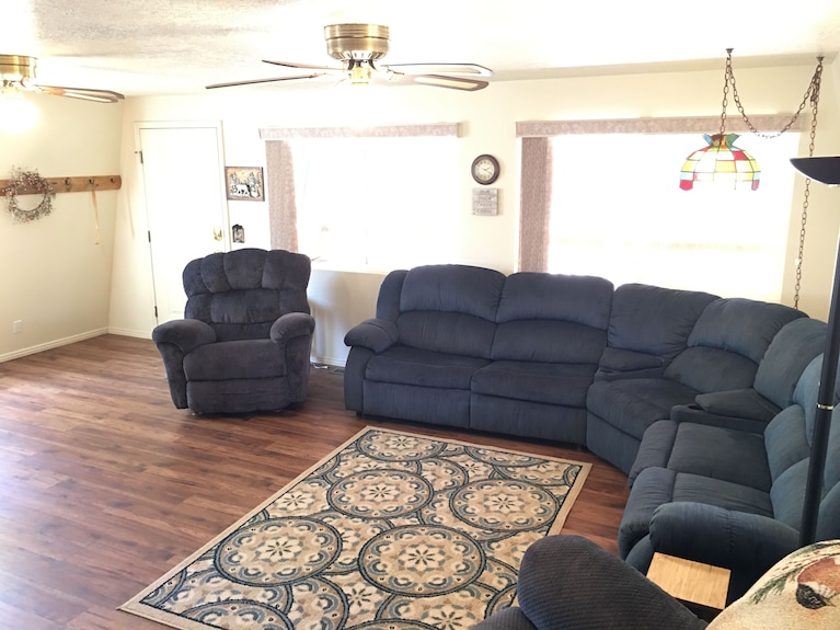 Sleeps 13- 3 Full Bathrooms - Family Memories Around The Fire Pit! - Utah