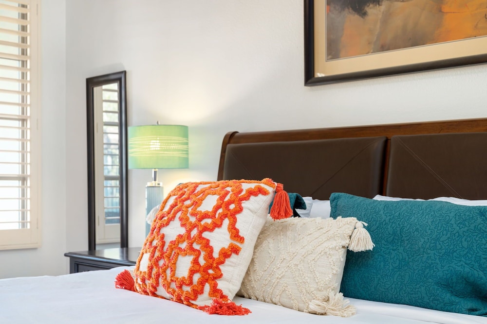 Luxury Legacy Resort Poolside 3br 5-star Villa, Mountain Views, 2 Primary Suites - La Quinta, CA