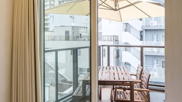 Estúdio Superior, 3 camas individuais, terraço | Varanda