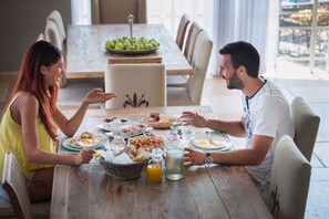 Café da manhã continental grátis todos os dias