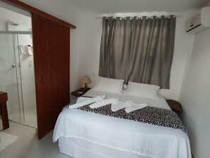 Quarto Deluxe | Cortinas/cortinados opacos, ferro/tábua de engomar, Wi-fi grátis