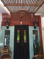 Área de estar no saguão