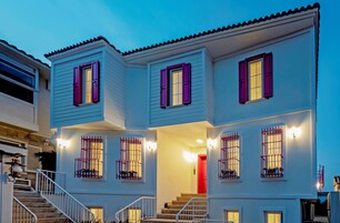 Fachada do alojamento (tarde/noite)