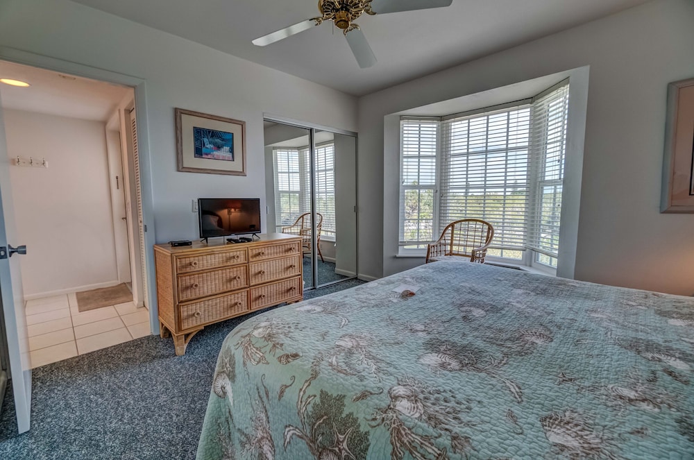 Special Sunset View Resort Access And Steps To The Restaurant Or Pool, A3721c - Manasota Key, FL