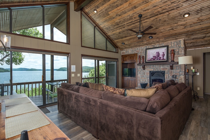 Spectacular 180° Beaver Lakefront Views! Steps To Shoreline+pool Table+fire Pit - Arkansas