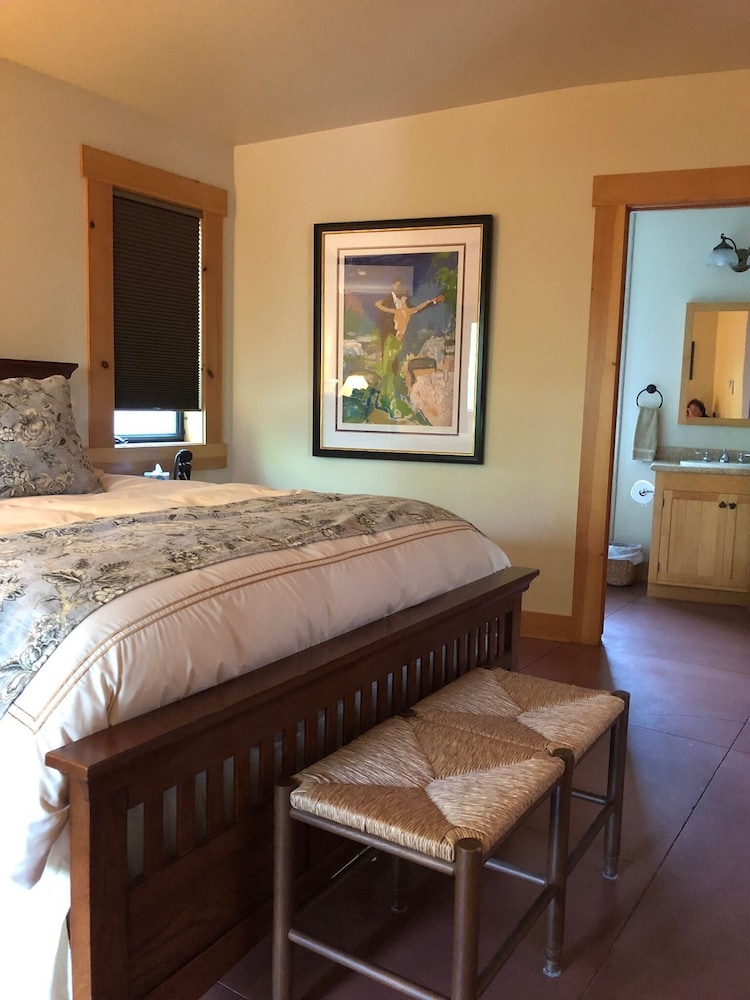 Private, Upscale, Riverfront Cabin, Sleeps 6; Amazing Amenities To Dazzle - California