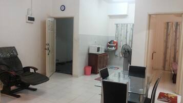 Apartamento, 3 quartos | 3 quartos, secretária, ferro/tábua de engomar