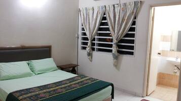 Apartamento, 3 quartos | 3 quartos, secretária, ferro/tábua de engomar