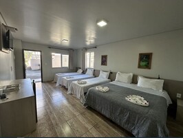 Minibar, secretária, cortinas/cortinados opacos, quartos insonorizados 