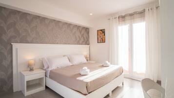 Quarto Duplo ou Twin Deluxe, varanda | Cofre no quarto, quartos insonorizados, Wi-fi grátis