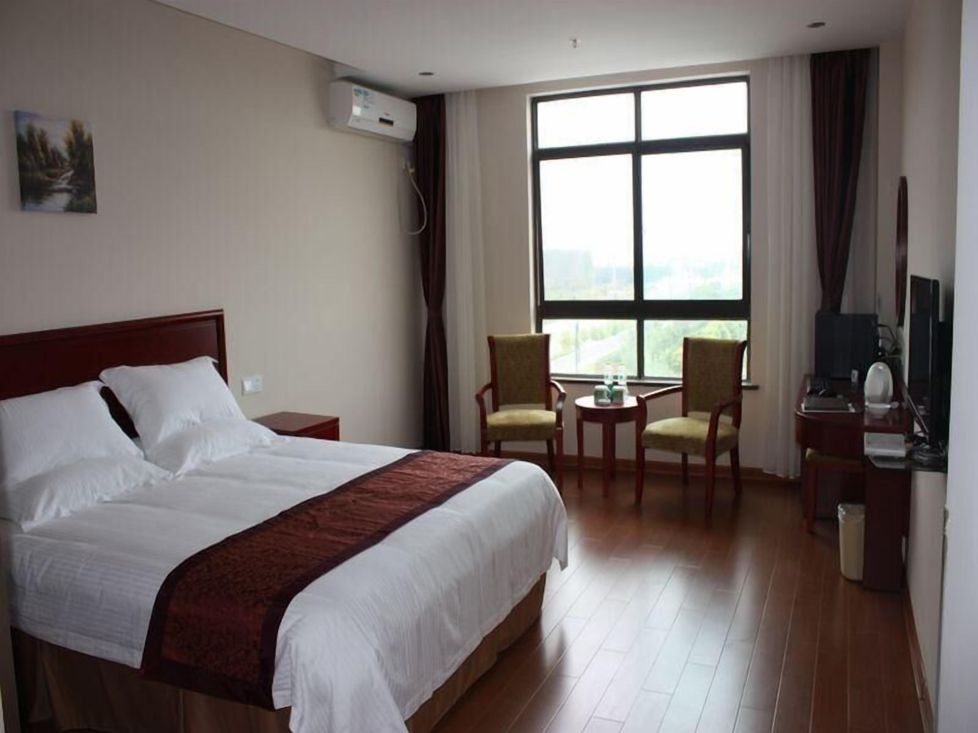 Cortinas/cortinados opacos, ferro/tábua de engomar, Wi-fi grátis 